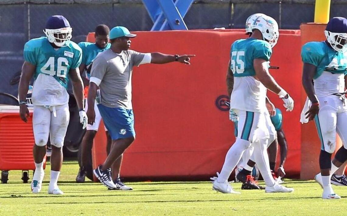 Dolphins Suh Asks Question Takes Advice To Heart Miami Herald